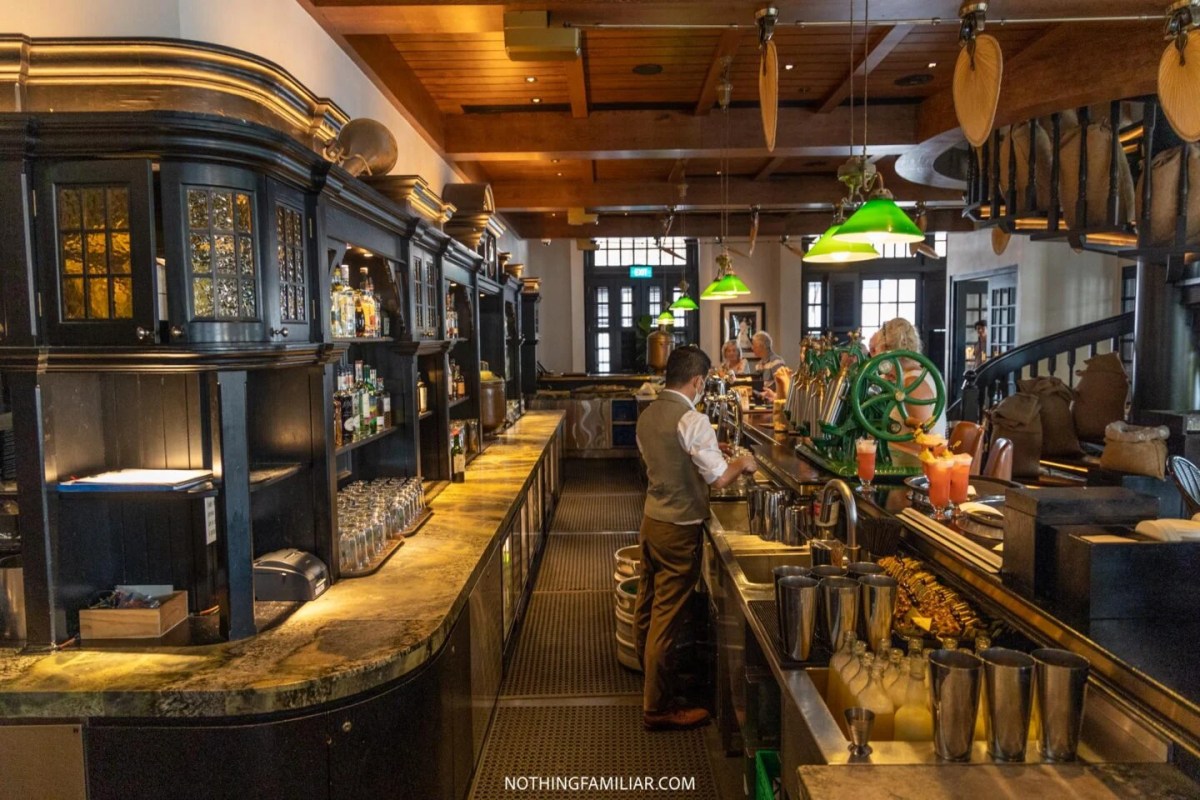Legendary bars: The Long Bar at Raffles Hotel (Singapore) – The Martini ...